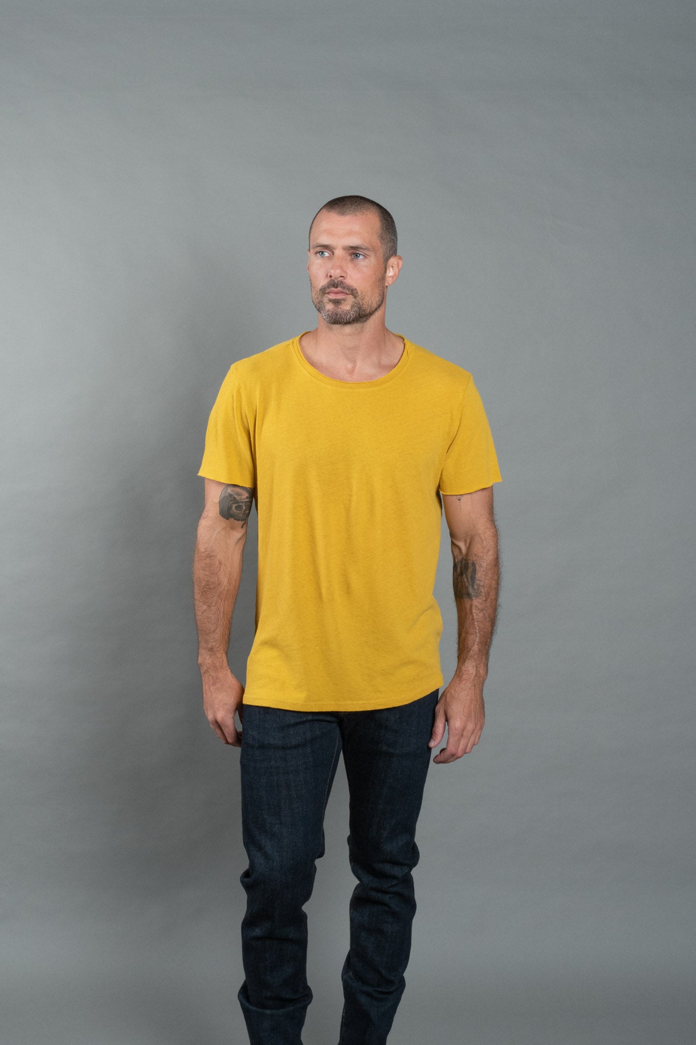 Men's Wallace Raw Neck Cotton Linen Crew Tee – Mika Jaymes